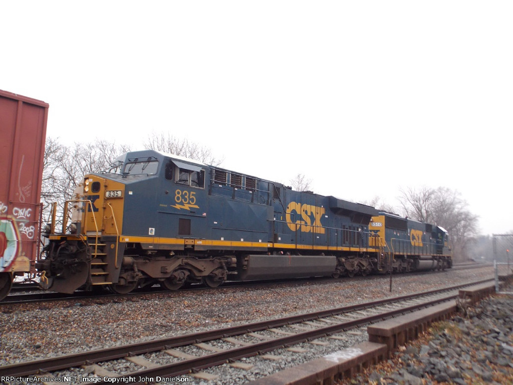 CSX 835